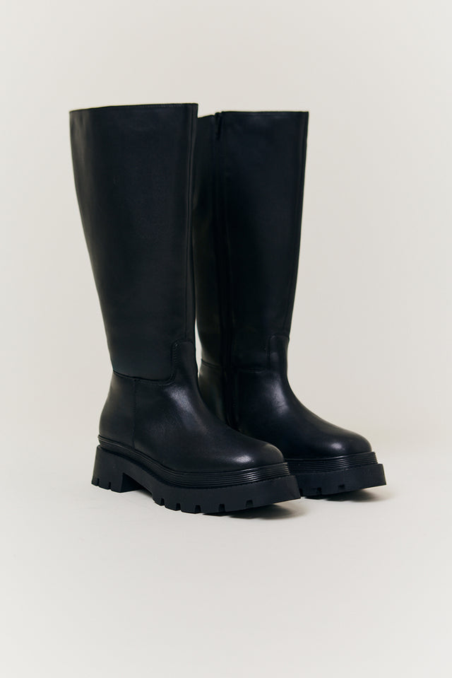 Jess Chunky Heeled High Leg Boot – InTheStyle