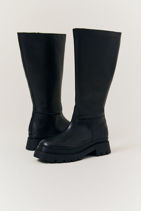 Jess Chunky Heeled High Leg Boot – InTheStyle