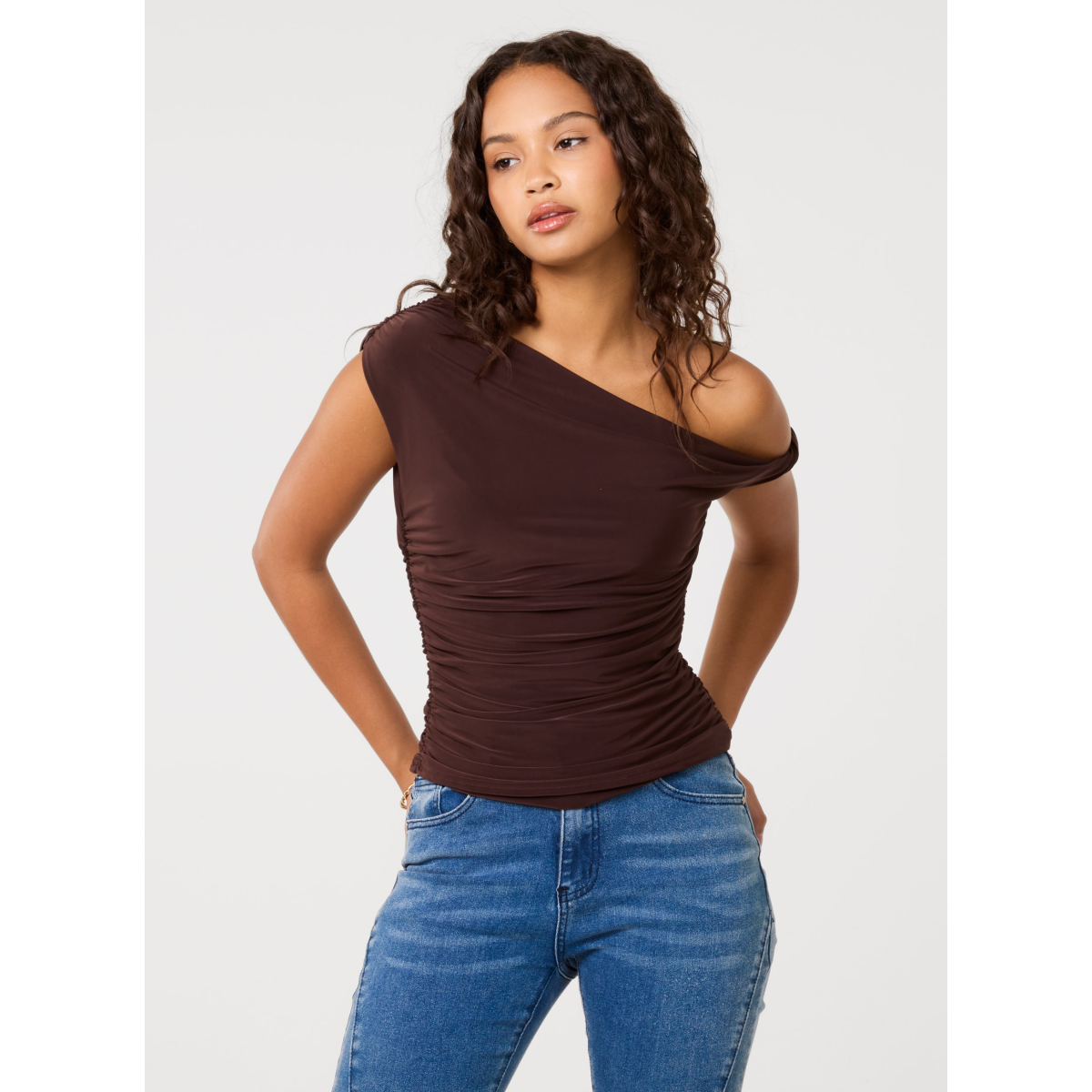 Twist Shoulder Top – InTheStyle