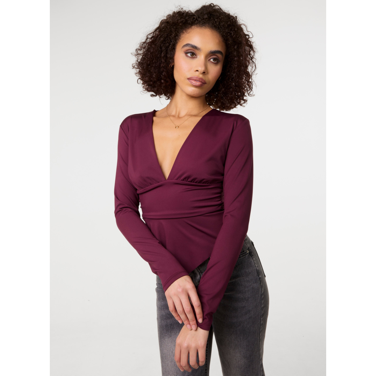 Stretch V Neck Hanky Hem Top – InTheStyle